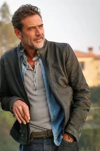 Chatten Sie mit Jeffrey Dean Morgan - Flipped.Chat - KI Charakter Chatbot